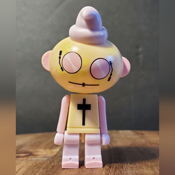 Kidrobot | Toys | Dj Swirl Kidrobot Sket Bot Posable Yellow And Pink ...